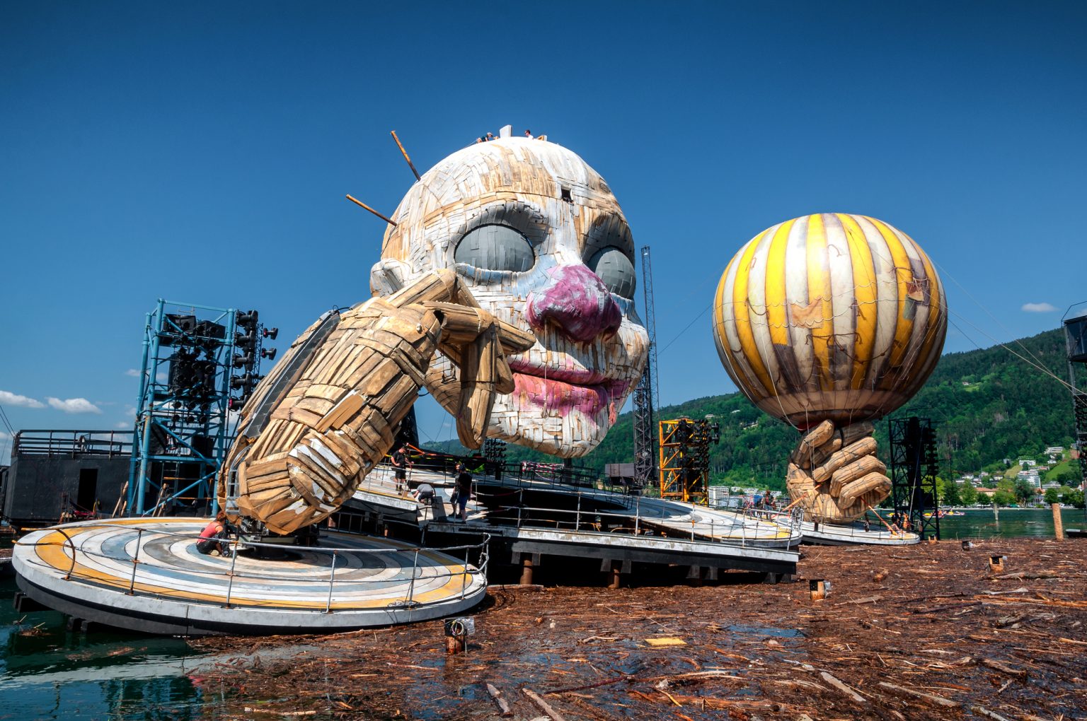 Megalophobia: 22 Pictures (and Videos) of Things Larger Than Life