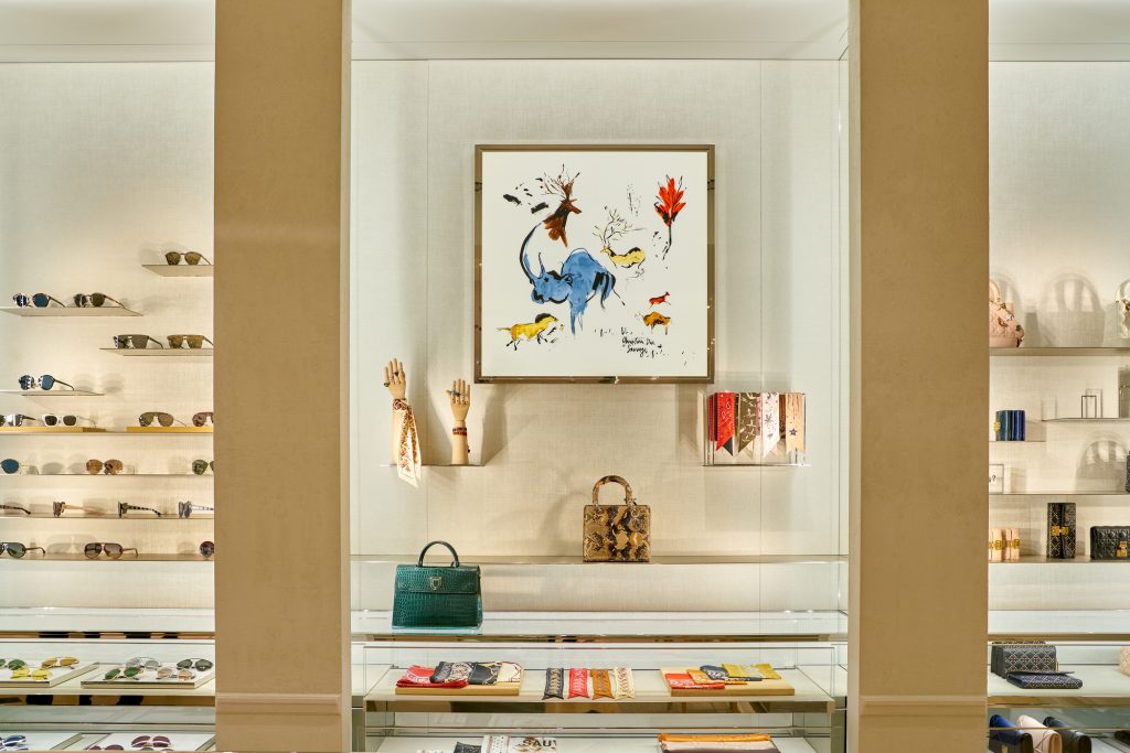 How to Make It with a Flagship Store: Tips & Cases